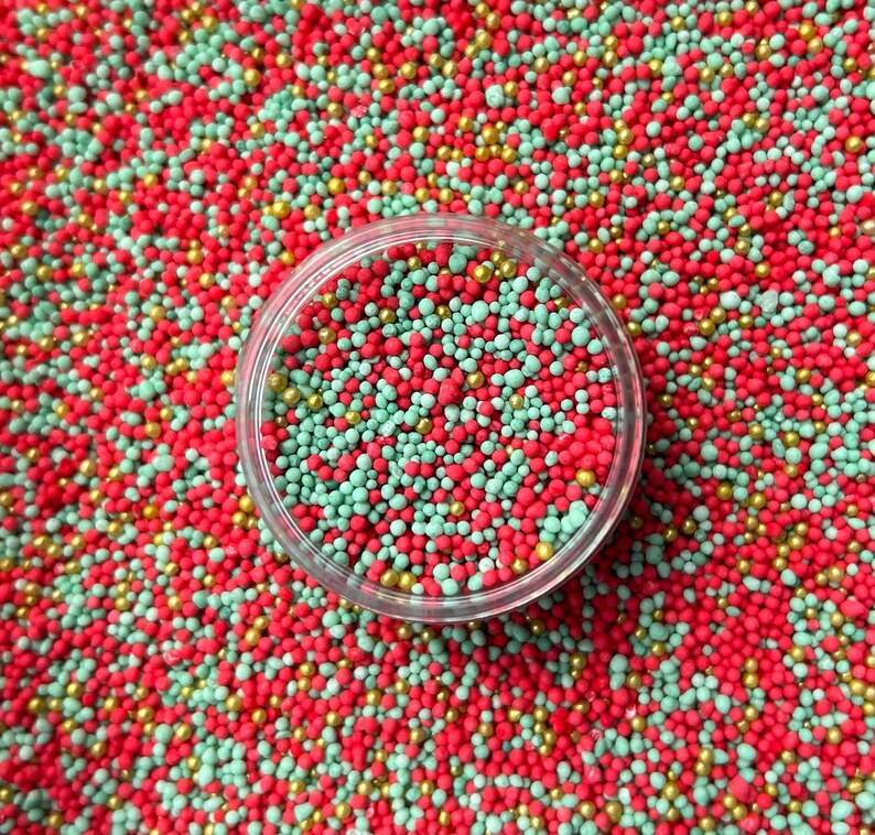 Mistletoe Kisses Classic Red Green Christmas Colours Edible Nonpareil ...