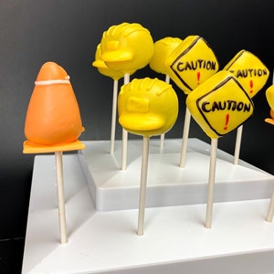 Construction Cake Pops, Construction Birthday Themed, Construction ...