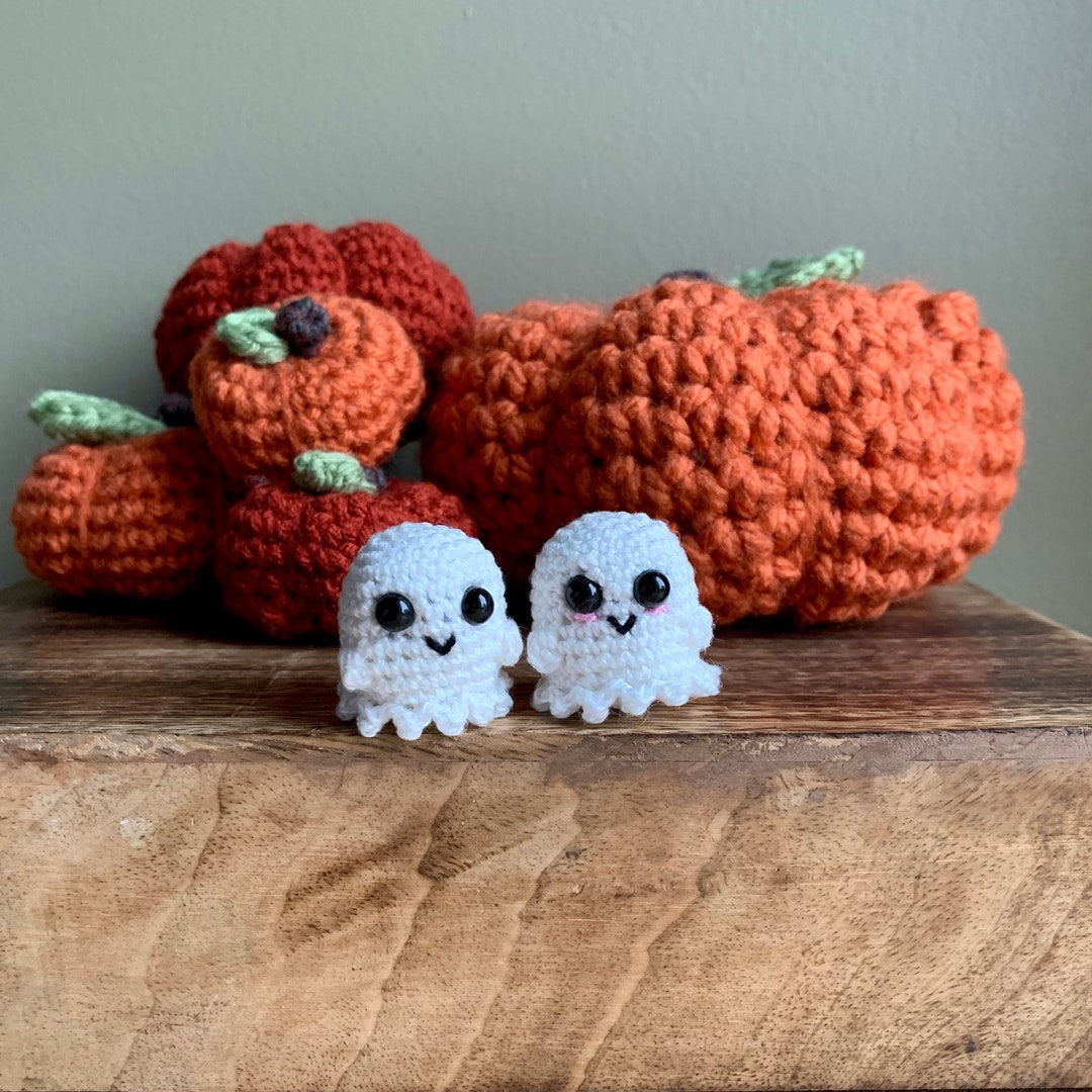 Mini Crochet Ghost Keychain Plushie/ Handmade/ Halloween/ - Etsy