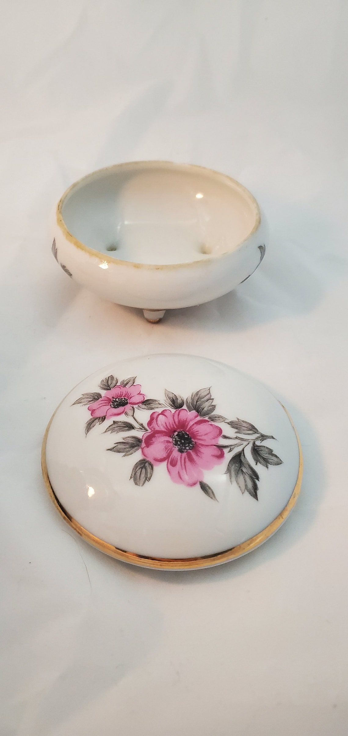 Vintage Porcelain Handpainted Gold Trimmed Trinket Dish/jewerly Holder ...