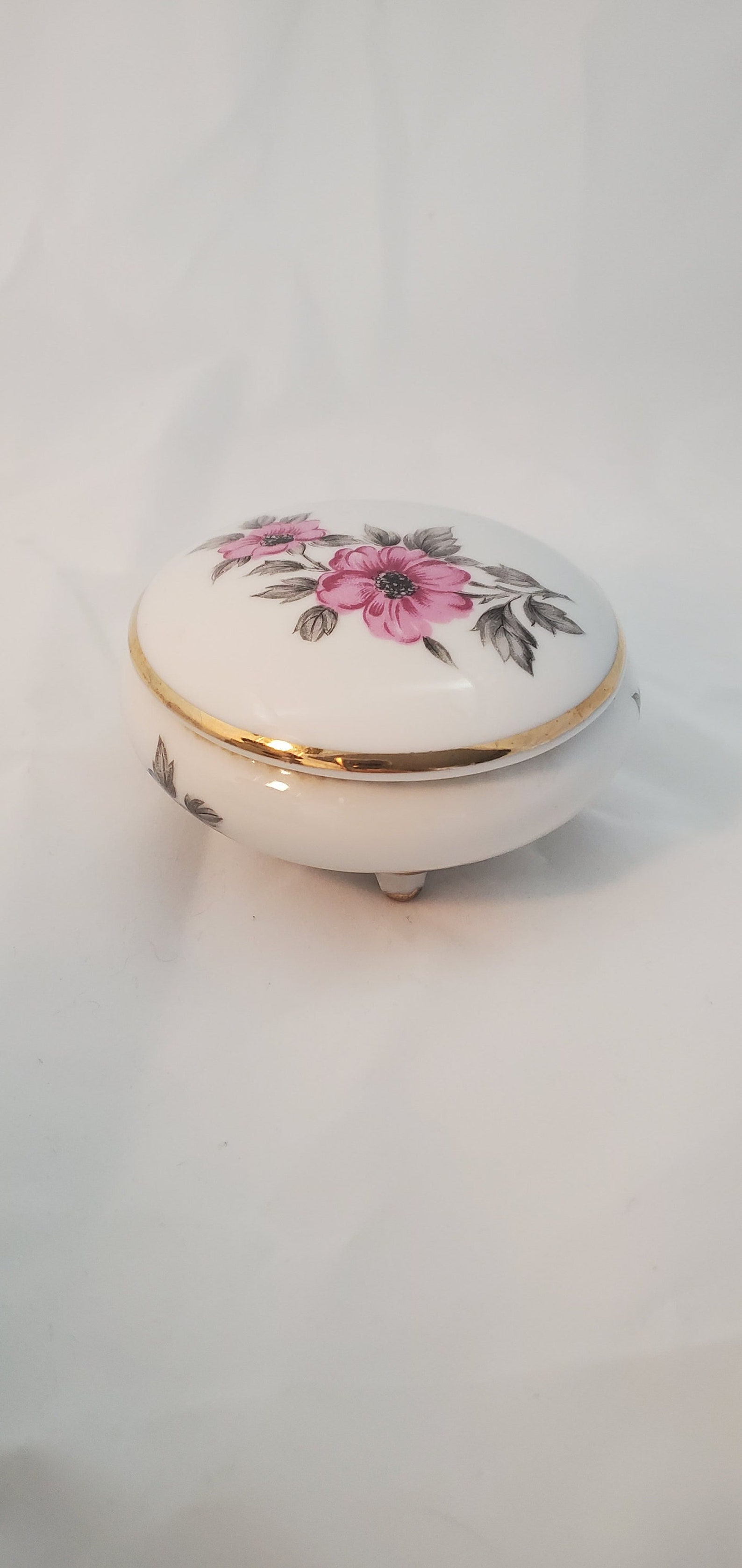 Vintage Porcelain Handpainted Gold Trimmed Trinket Dish/jewerly Holder ...