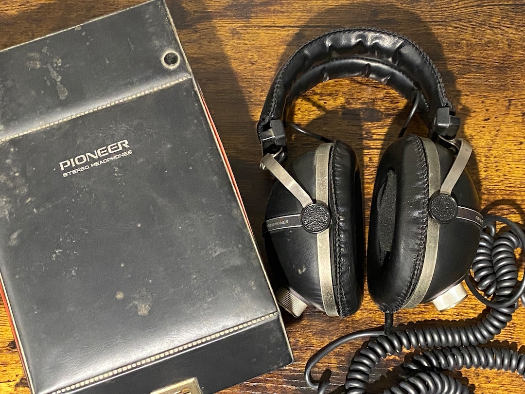 Vintage Pioneer Headphones With Case, Pioneer Stereo Headphones, Collectible Audio Gear - Etsy