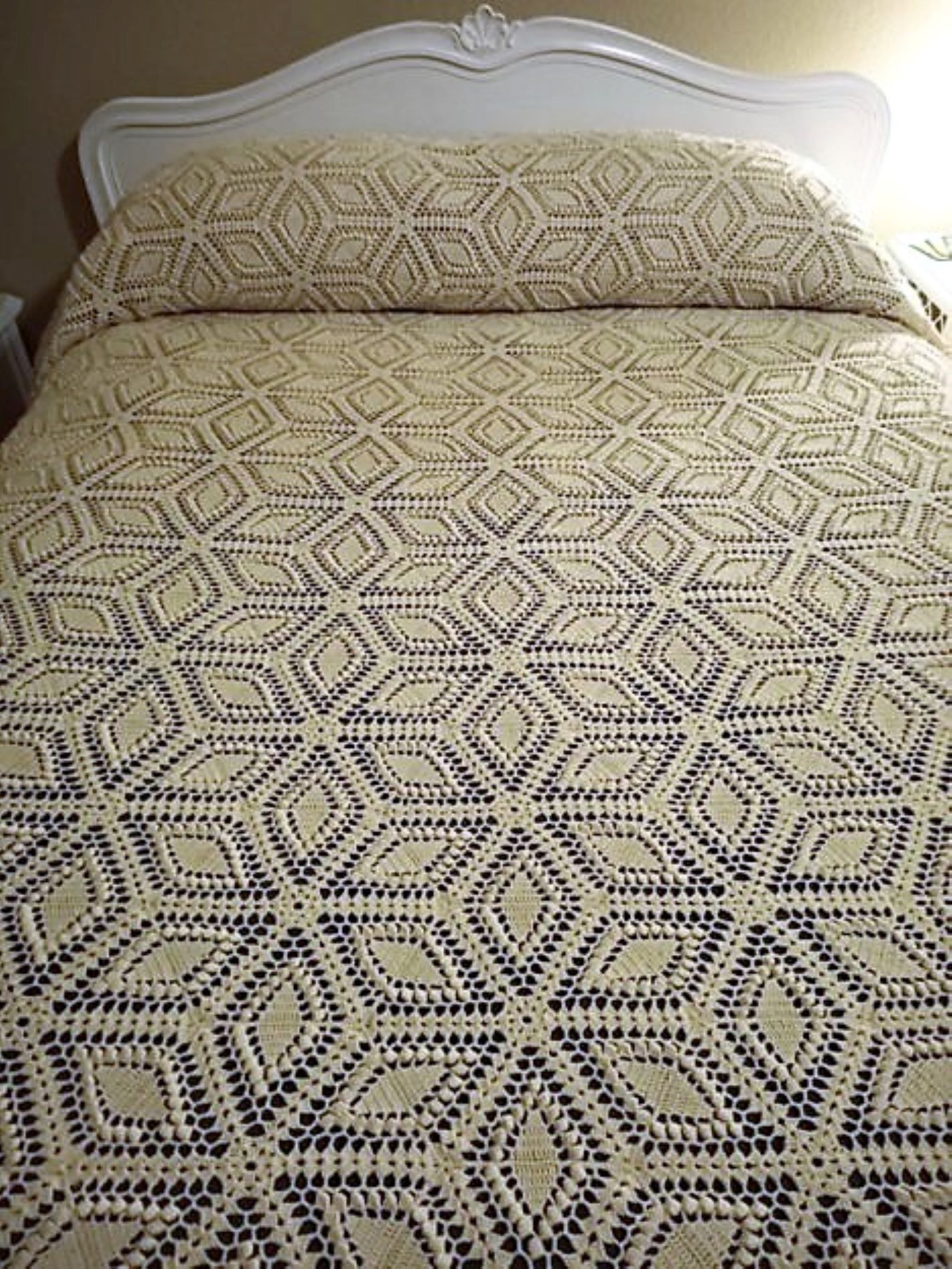 Vintage Handmade Country Crochet Coverlet/blanket With Scalloped Edges ...