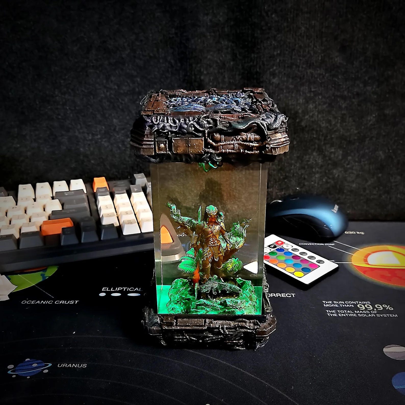 Alien Hunter Epoxy Resin Lamp – Sci-fi Inspired Night Light, Monters ...