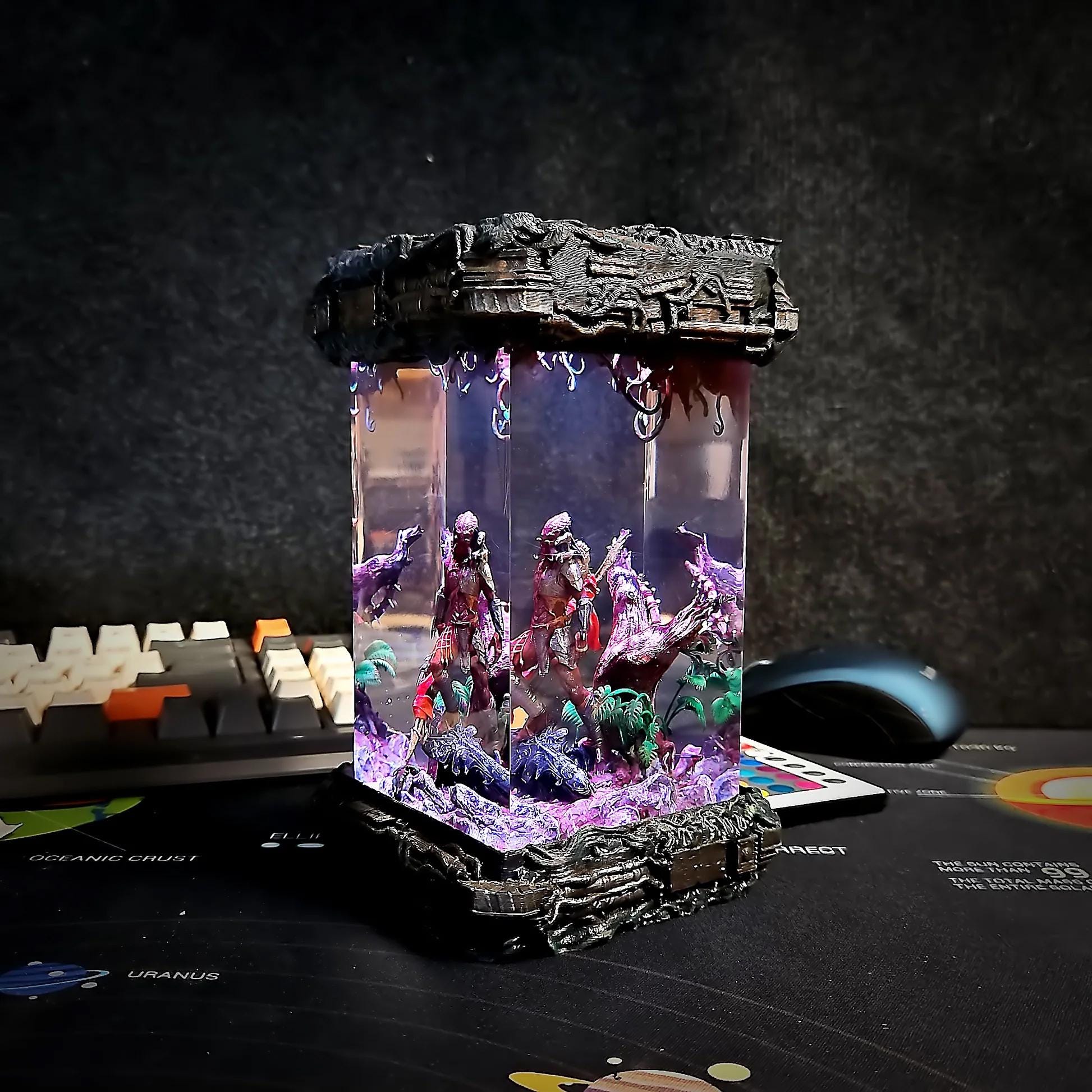 Alien Hunter Epoxy Resin Lamp – Sci-fi Inspired Night Light, Monters ...