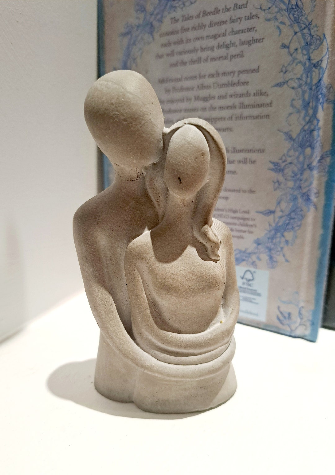 Hugging Lovers Sculpture | Male & Female Figure | Concrete Ornament ...