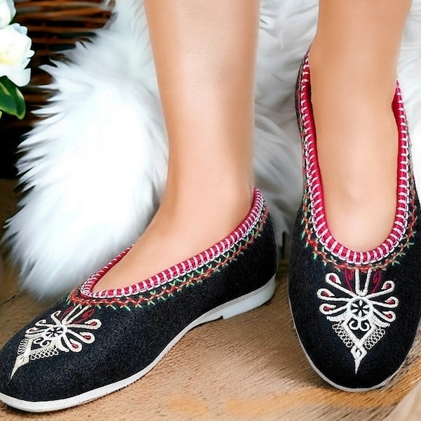 Traditional Slippers - Etsy