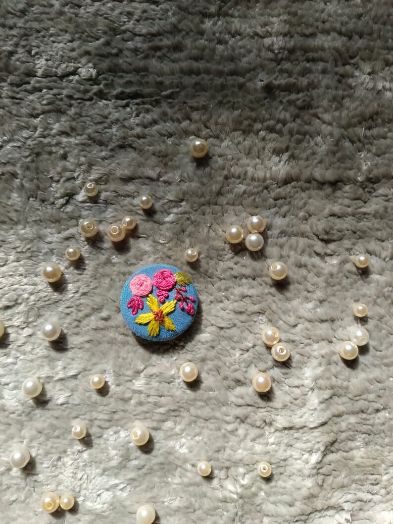 Pretty Hand Embroidered Floral Big Size Buttons / Set of Hand Made ...