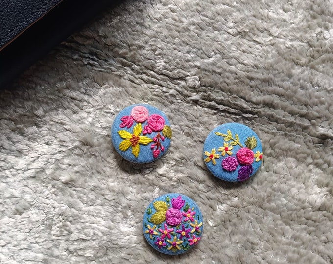 Pretty Hand Embroidered Floral Big Size Buttons / Set of Hand Made ...