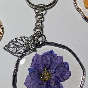 Handmade Pressed Flower Resin Keyring, Unique Botanical Keychain - Etsy UK