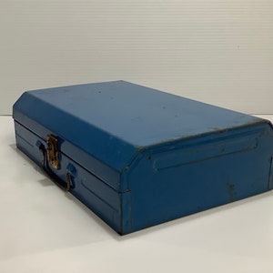 Sweet Vintage Blue Metal Box. - Etsy
