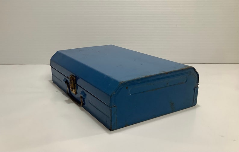 Sweet Vintage Blue Metal Box. - Etsy