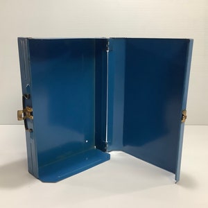 Sweet Vintage Blue Metal Box. - Etsy