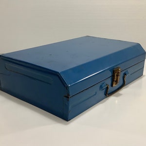 Sweet Vintage Blue Metal Box. - Etsy