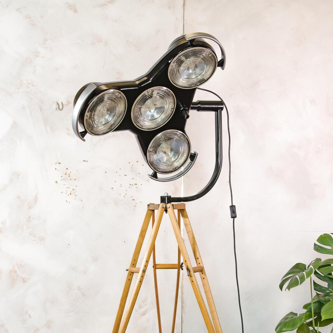 Shadowless 4-way Surgical Lamp Floor Light, Upcycled Industrial ...