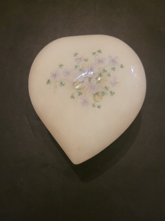 Genuine alabaster trinket box. Made in Italy - Gem