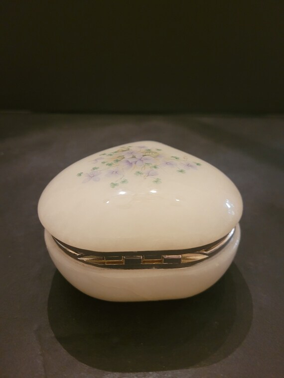 Genuine alabaster trinket box. Made in Italy - Gem