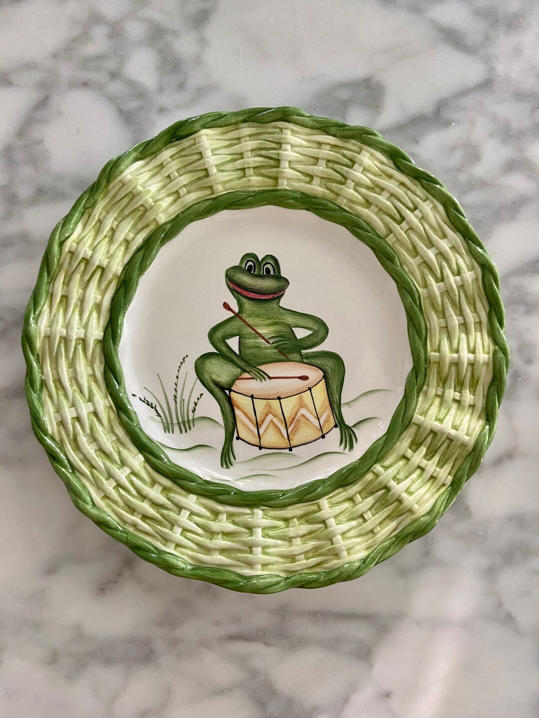 Drummer Frog Plate! With Faux Wicker Edge. Kelly Green and Adorable ...