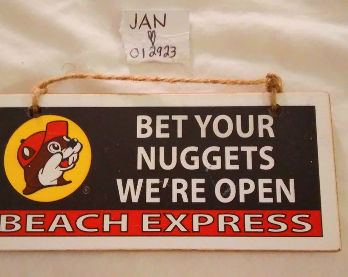 Buc-ee's Bet Your Nuggets We're Open Wall Hanging - Etsy