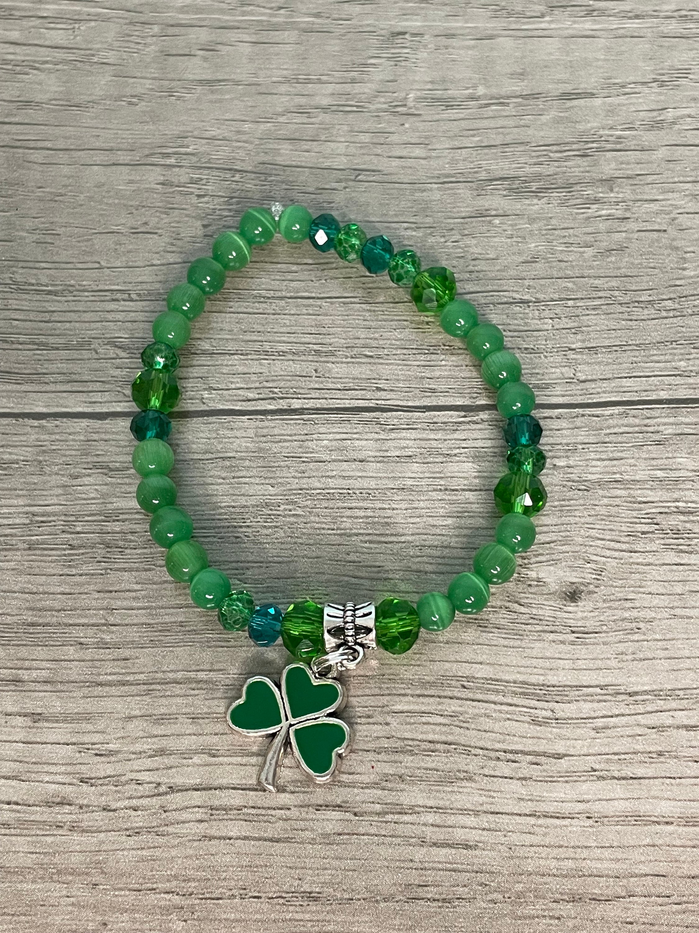 St Patrick’s Day Green Beaded Shamrock Charm Bracelet - St. Patrick’s ...