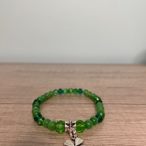 St Patrick’s Day Green Beaded Shamrock Charm Bracelet - St. Patrick’s ...