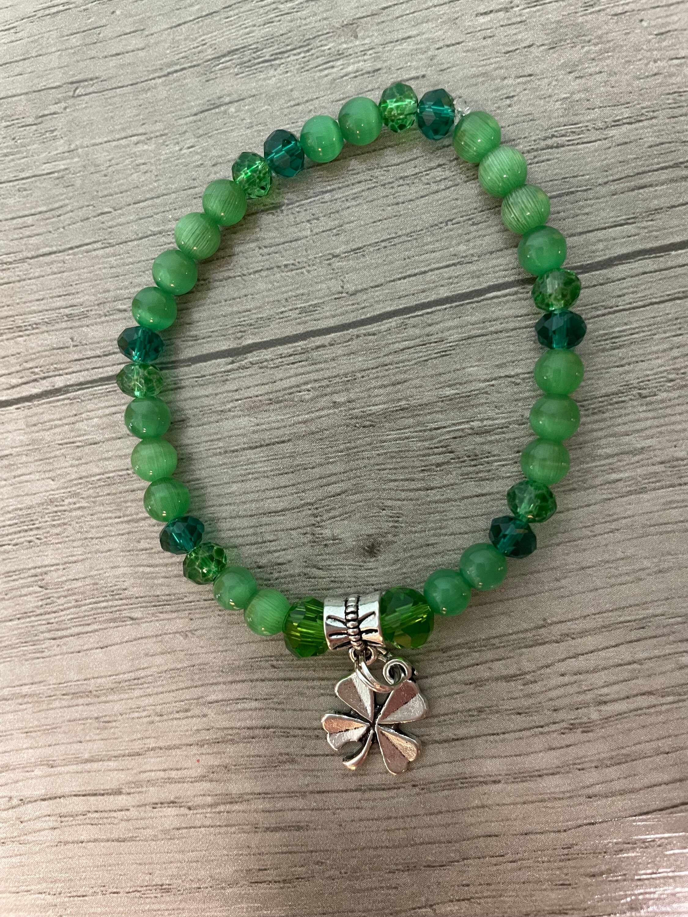 St Patrick’s Day Green Beaded Shamrock Charm Bracelet - St. Patrick’s ...
