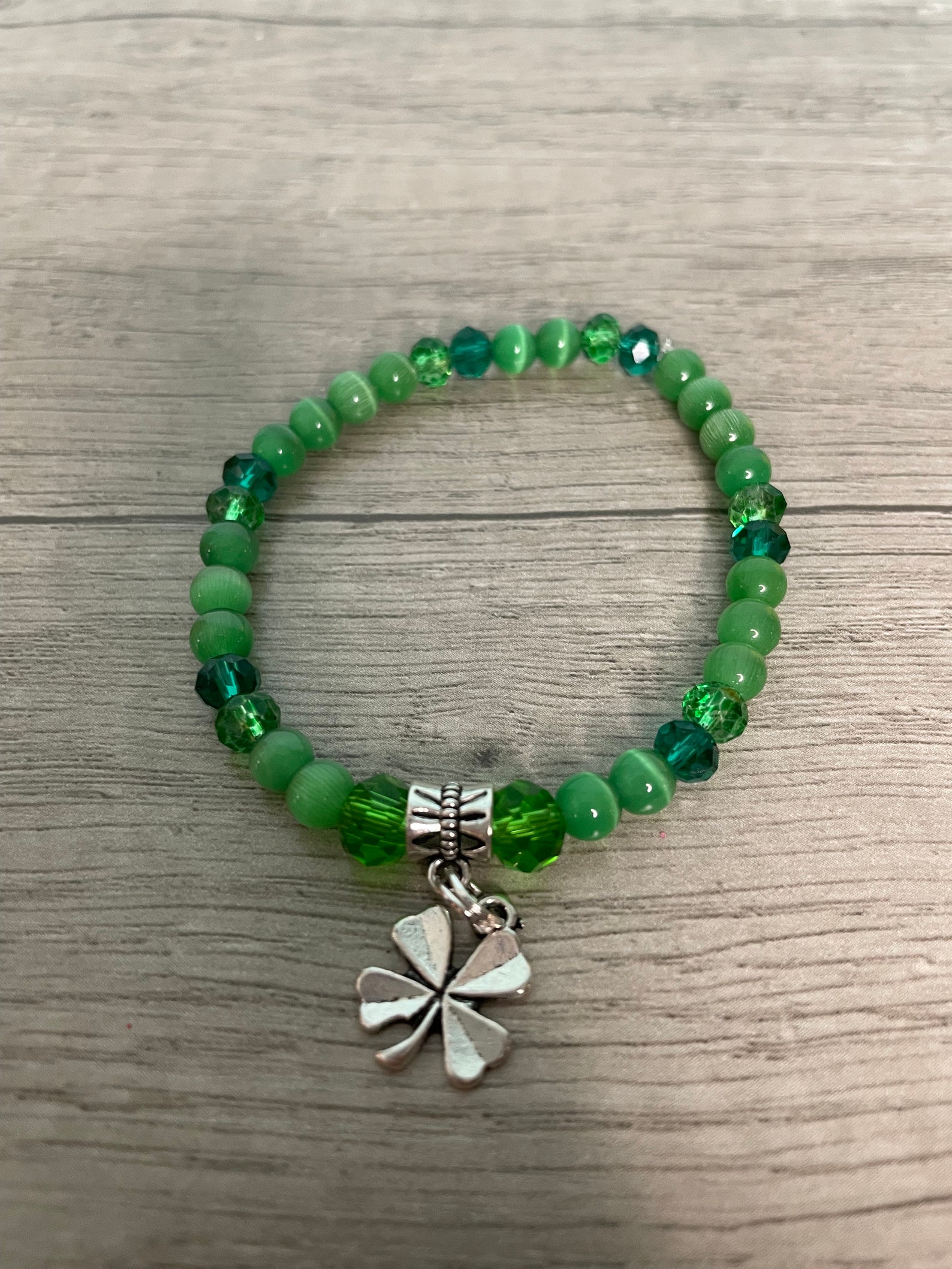 St Patrick’s Day Green Beaded Shamrock Charm Bracelet - St. Patrick’s ...