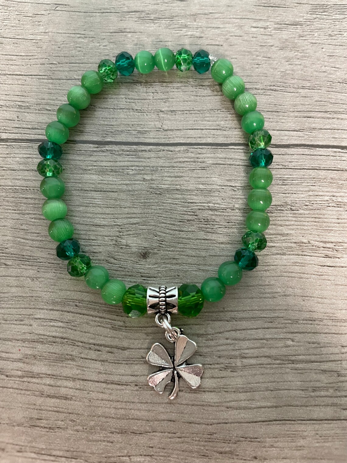 St Patrick’s Day Green Beaded Shamrock Charm Bracelet - St. Patrick’s ...