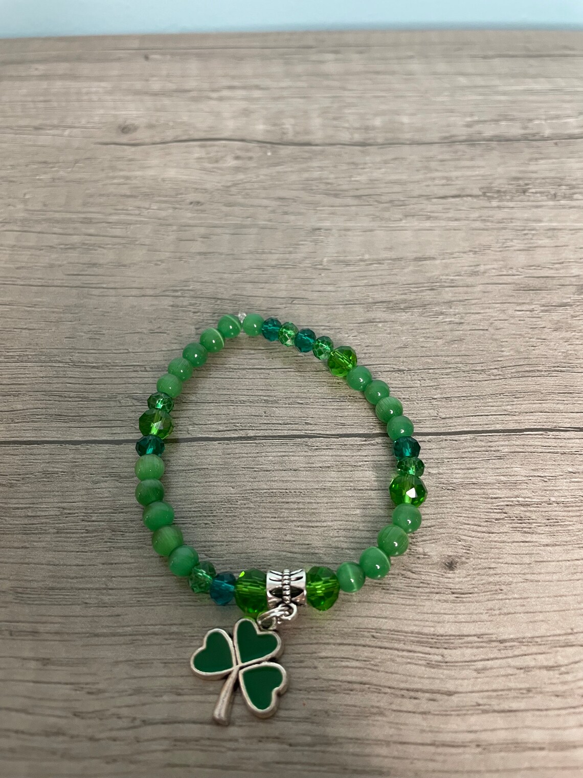 St Patrick’s Day Green Beaded Shamrock Charm Bracelet - St. Patrick’s ...