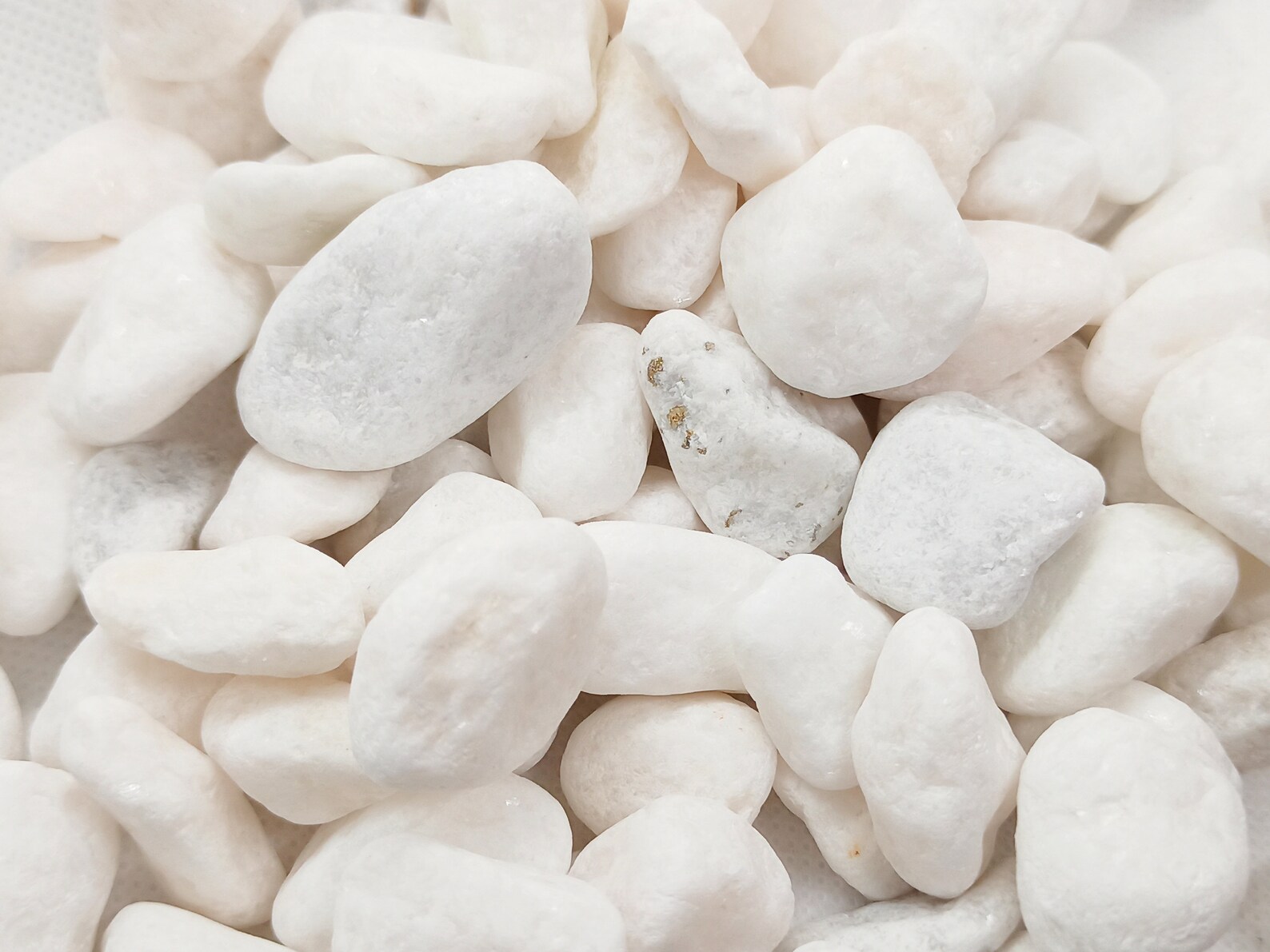 WHITE CRYSTAL Quartz Rock, Natural Crystal Stone Gem White Opaque ...