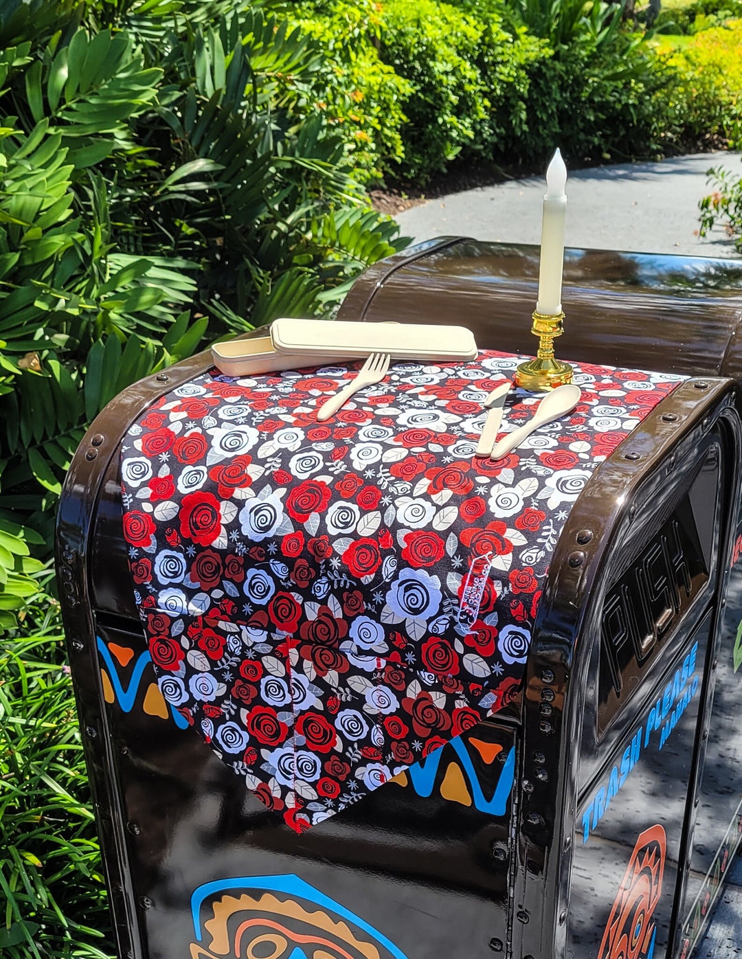 Tablecloth for Disney Trash Cans "painting the Roses Red" Alice's ...