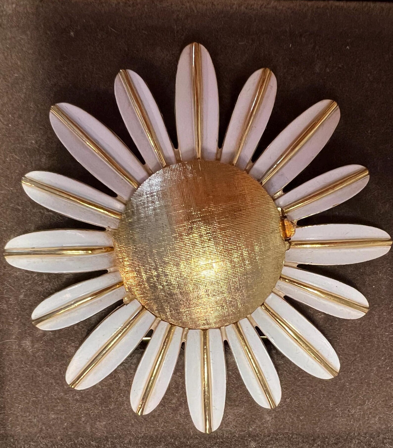 Avon Daisy Pefume Brooch/pin-original Box - Etsy