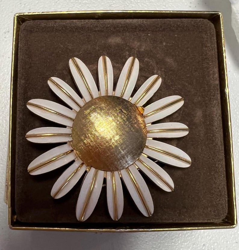 Avon Daisy Pefume Brooch/pin-original Box - Etsy