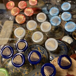 30 Vintage Glass Buttons - Wonderful Old Glass Buttons - 18 Mm - Etsy