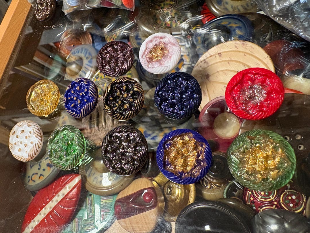 9 Vintage Opaque Glass Buttons: Hand-painted Collector Buttons (22 Mm ...