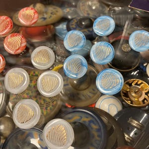 30 Vintage Glass Buttons - Wonderful Old Glass Buttons - 18 Mm - Etsy