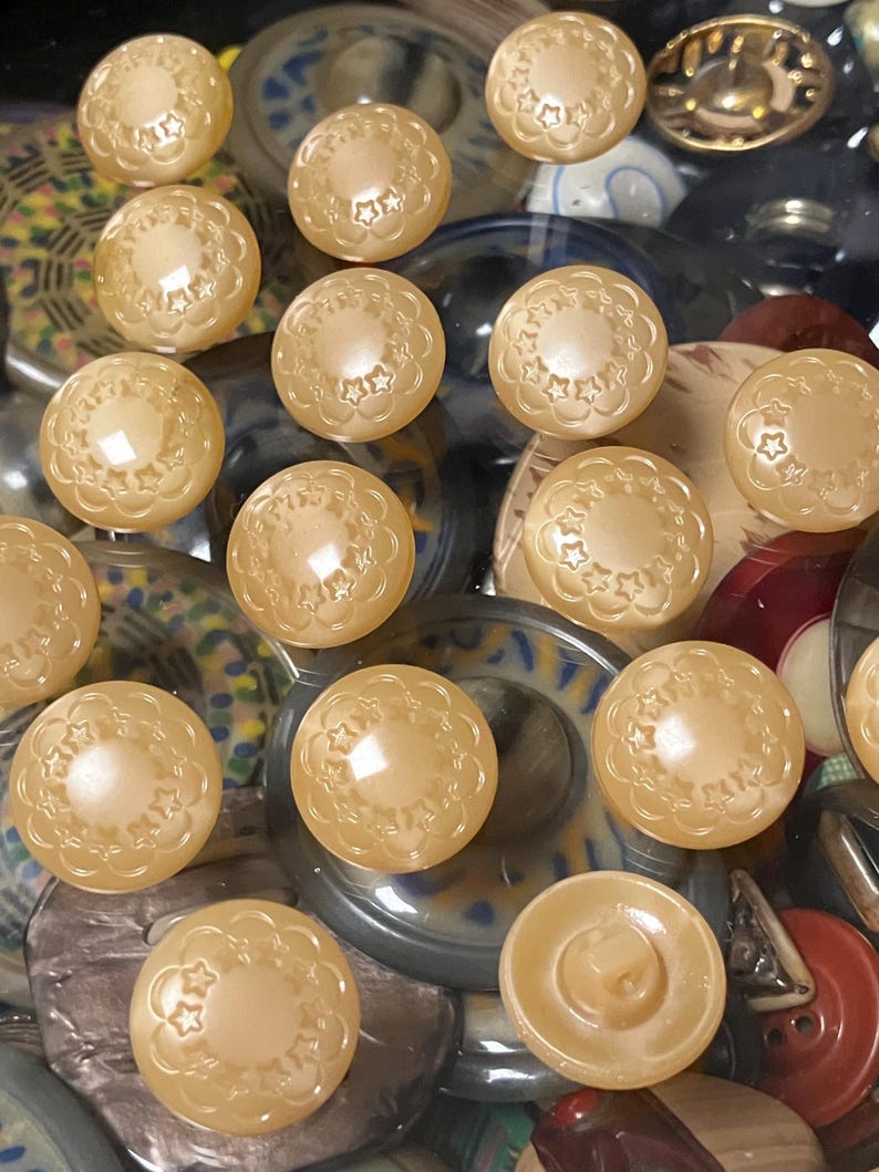 15 Beige Opaque Glass Buttons - 18 Mm - Ring of Stars - Etsy