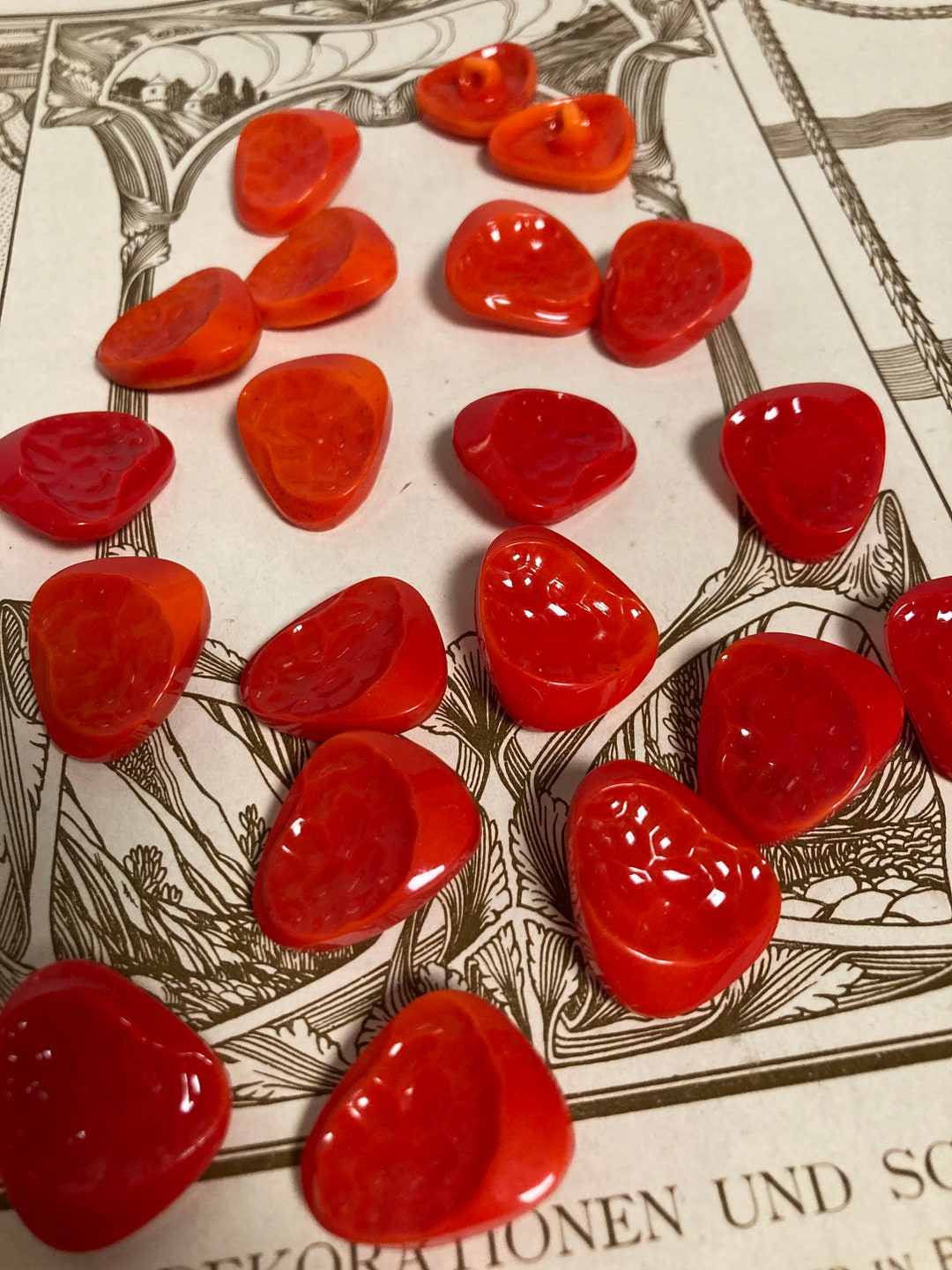 20 Vintage Glass Buttons - Wonderful Old Glass Buttons - 22 Mm - Etsy