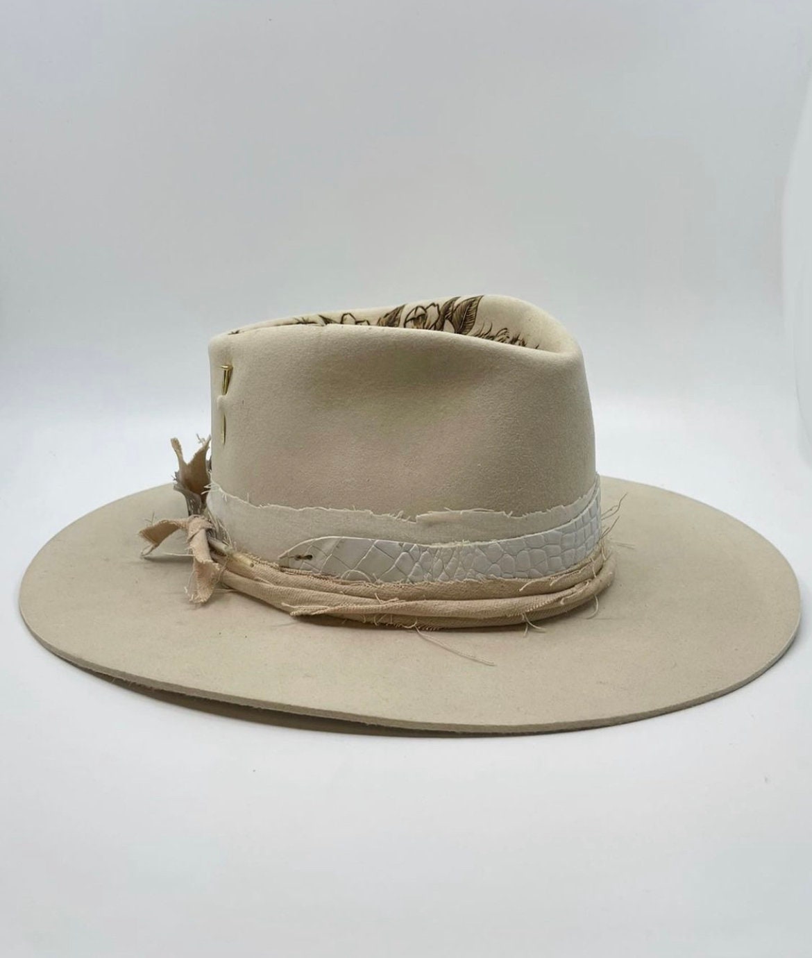 Custom One of Kind Beaver Felt Hat, Hand Burned Design : lion Heart ...