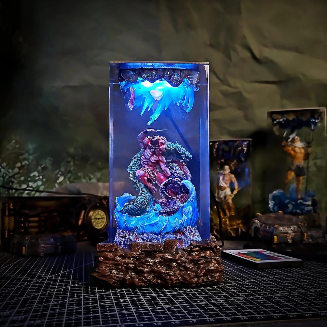 Kratos Vs Hydra God of War Lamp Hand‑cast Resin Night Lamp, Resin ...