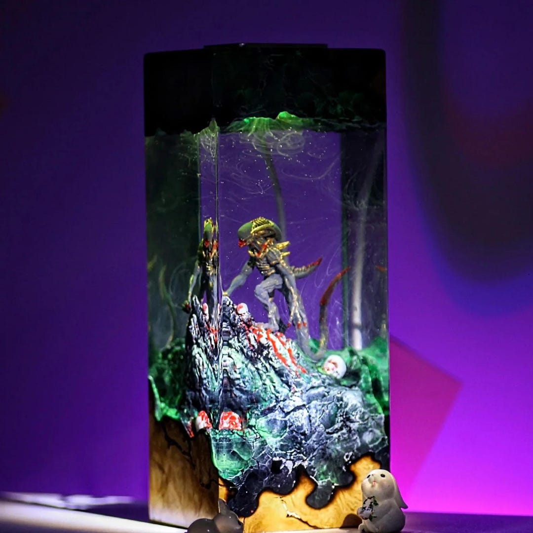 Xenomorph Alien Lamp , Resin Shelf Lamp, Epoxy Scene Display, PC Build ...