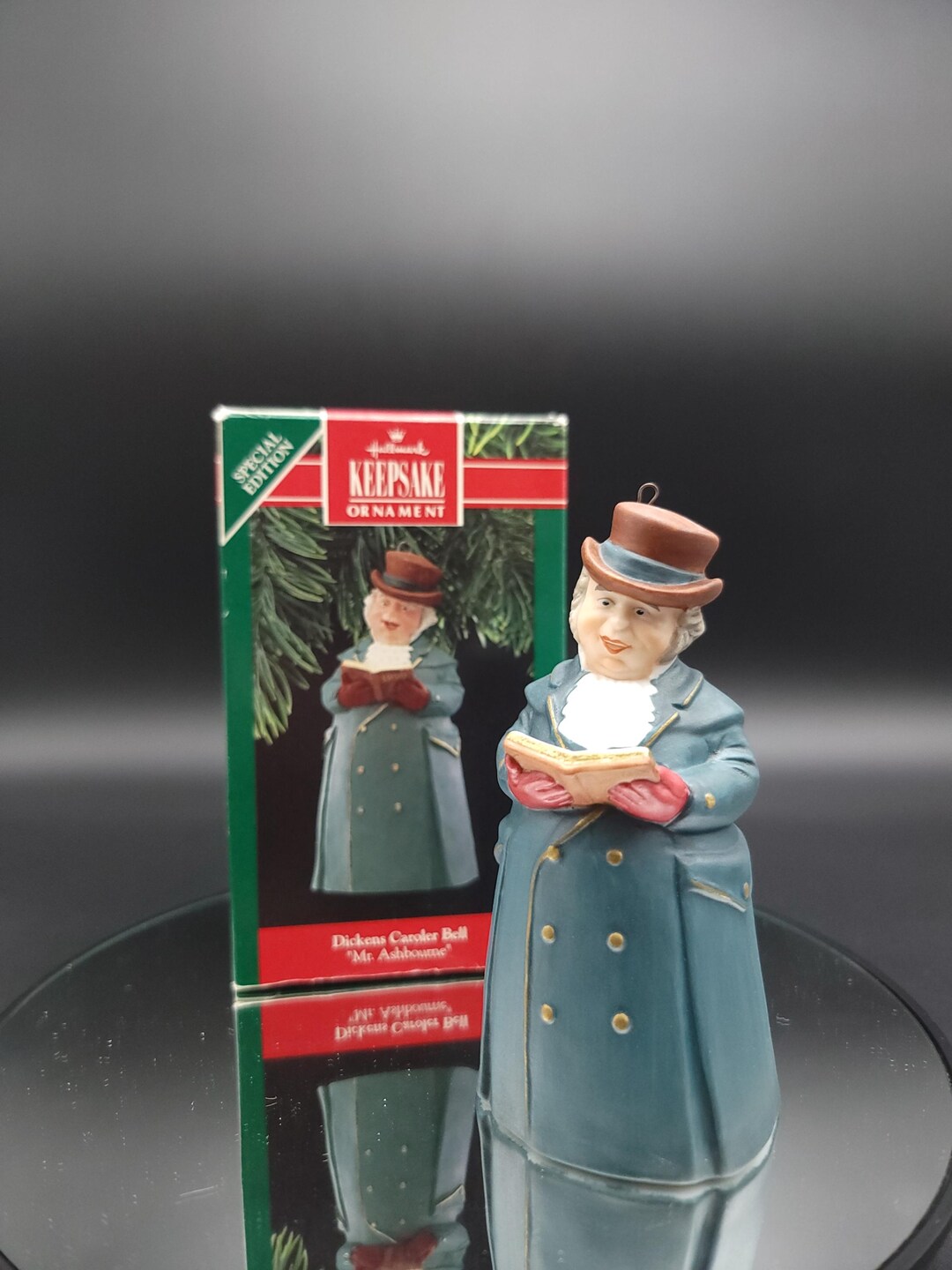 1993 Mr. Ashbourne Dickens Christmas Singer Bells Vintage Hallmark ...