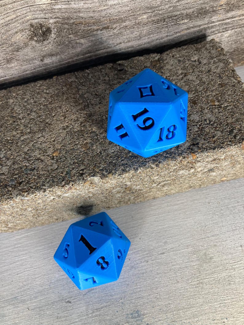 Magic the Gathering Spin Down D20 Dice - Light Blue / Black Two Inches ...