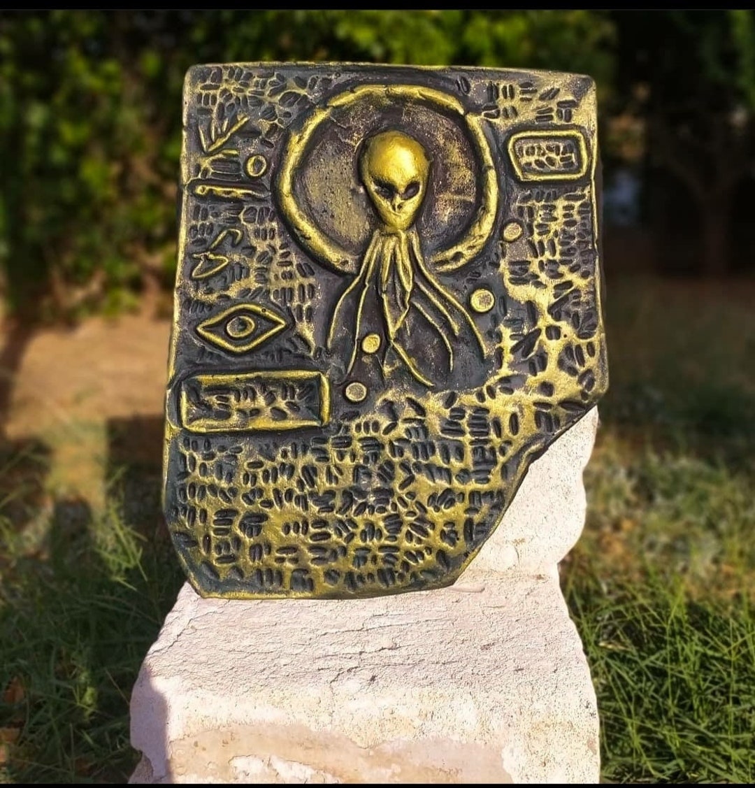 The Cthulhu Artifact Lovecraft Mythos Cthulhu Handmade Tablet Replica ...