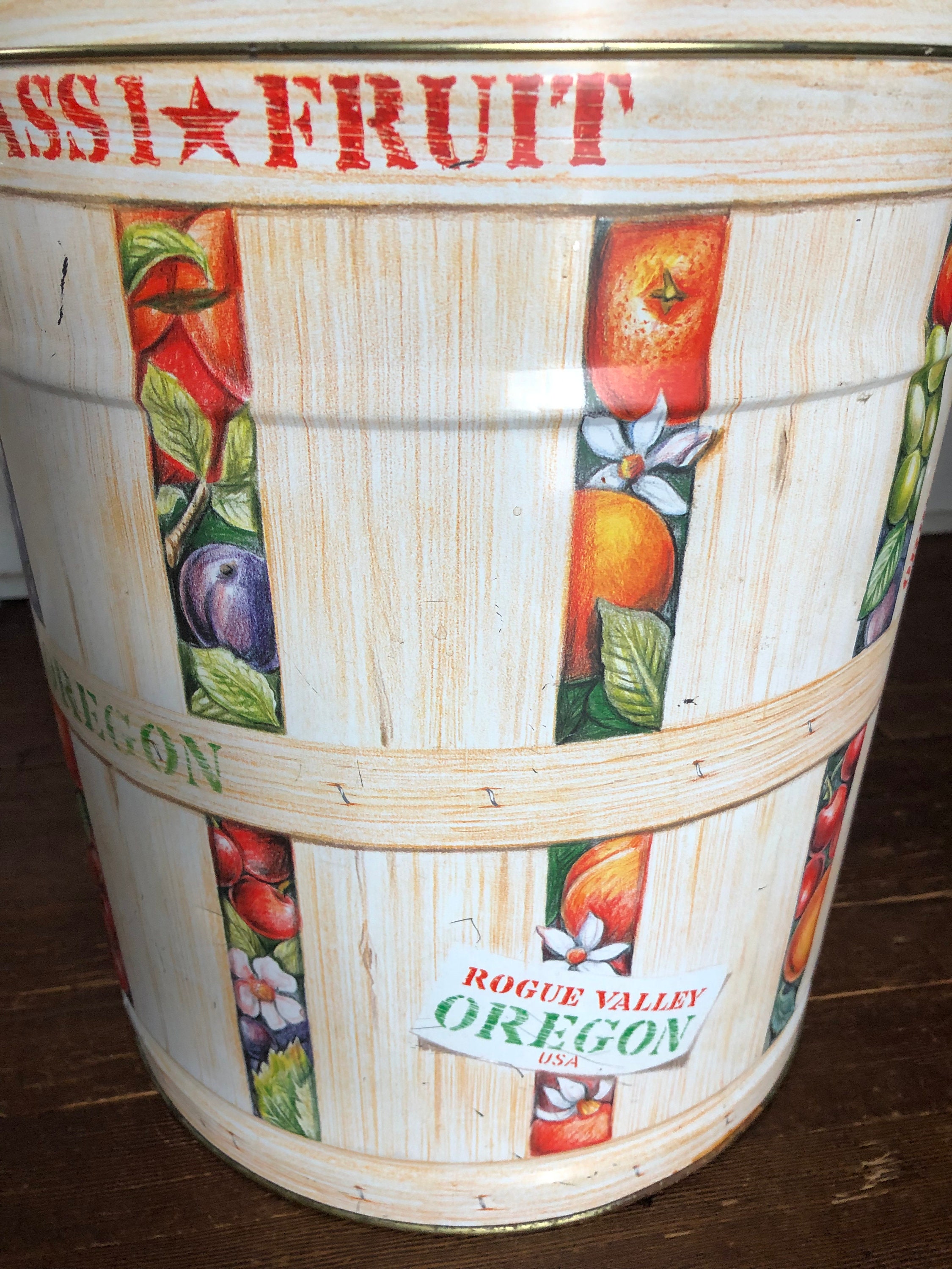 Vintage Large Tin Can With Cover Metal Storage Bin Retro Tin Container ...