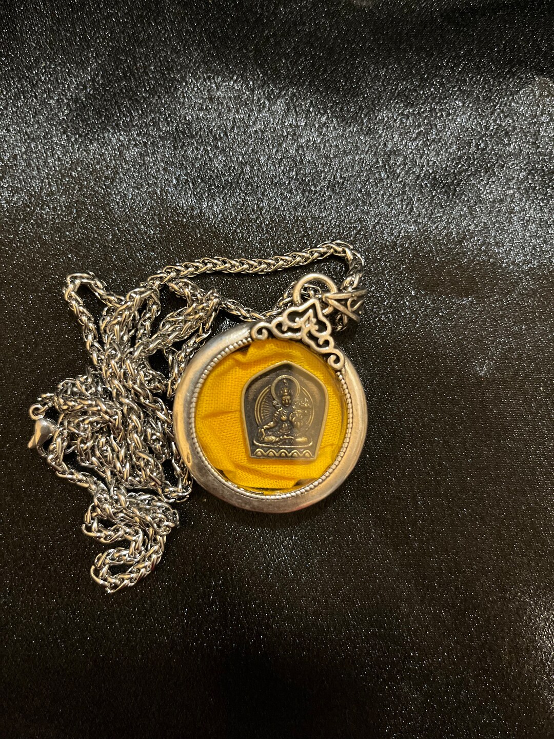 Premium handgemachte grüne Tara tibetischer Tsatsa-Anhänger - Etsy Schweiz