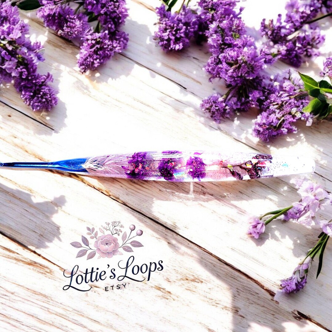 Lilac Lustre Crochet Hook, Real Dried Flowers Encased in Resin - Etsy