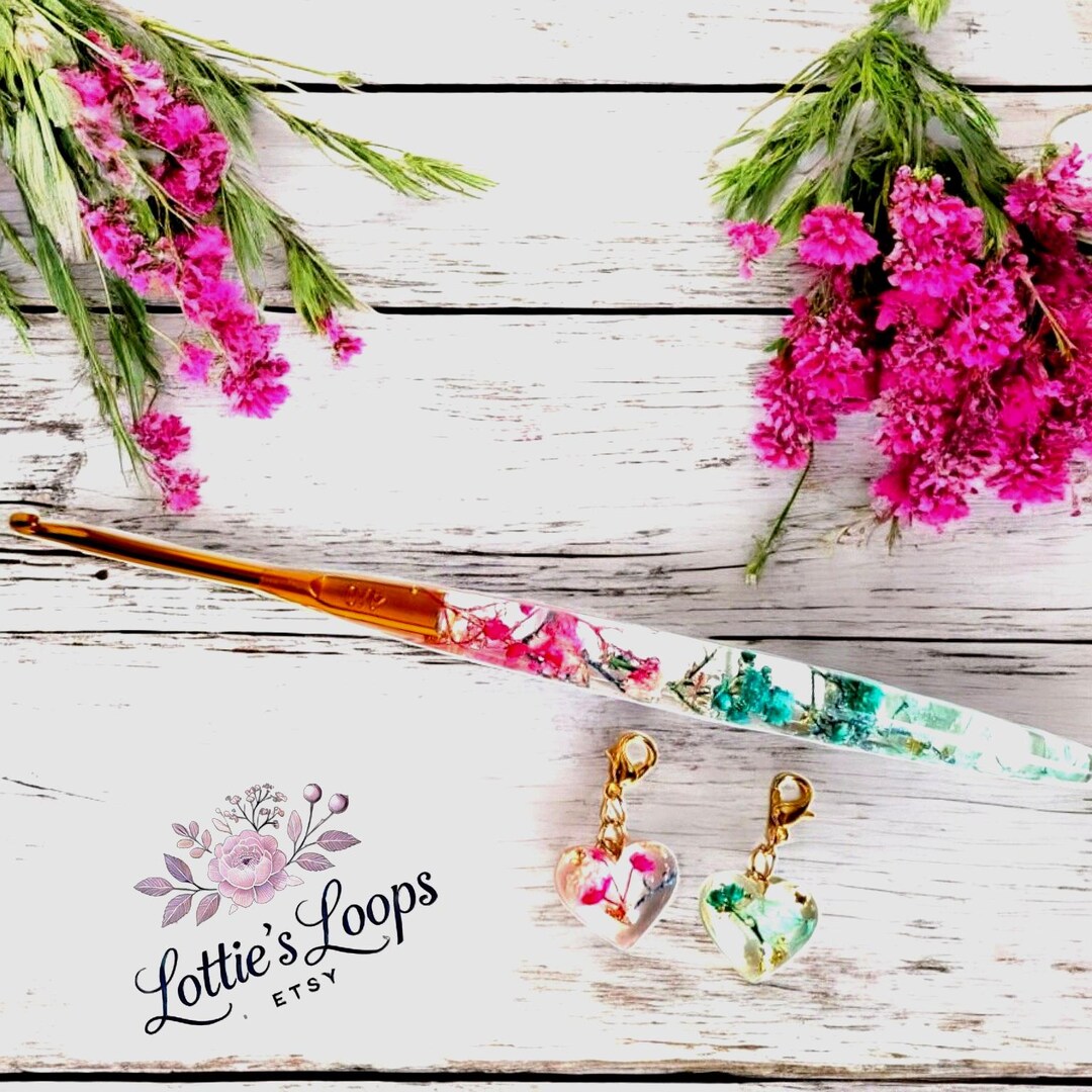 Flora Fusion – Pink & Turquoise Resin Crochet Hook With Flowers ...