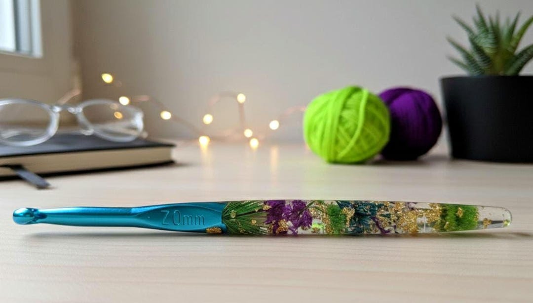 JOKERS FLORA FORGE, Stunning Green and Purple Real Flowers Inside Clear ...