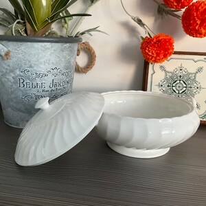 Classic Wedgwood CANDLELIGHT Covered Serving Dish, Elegant White Bone ...